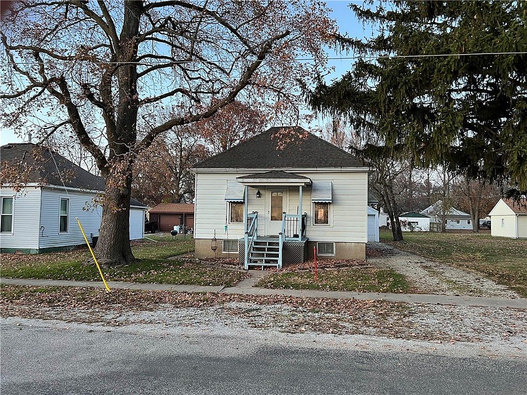 233 E Dunbar St, Blue Mound, IL 62513 | Zillow