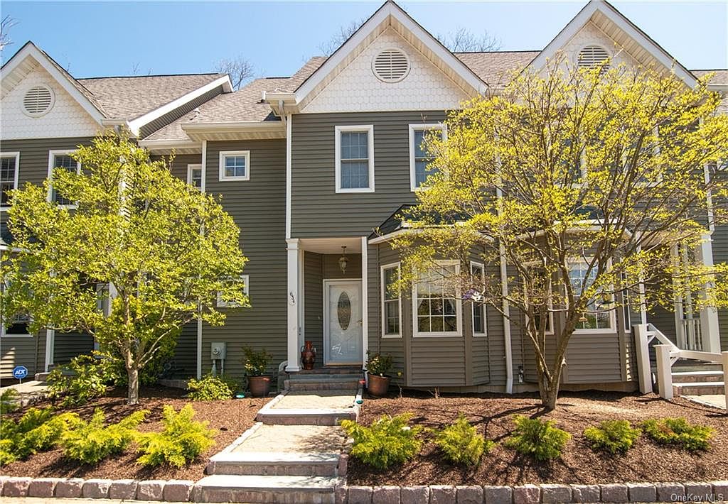634 E Main St, Jefferson Valley, NY 10535 | Zillow