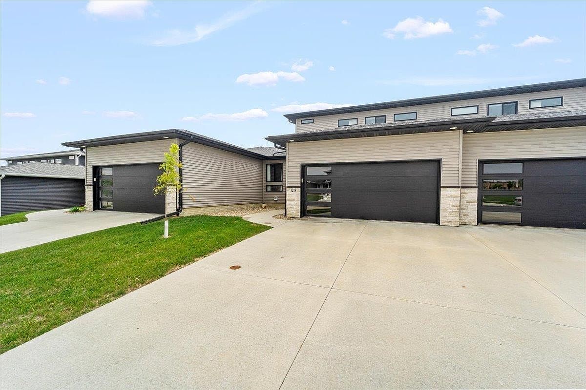 1218 Loren Dr, Cedar Falls, IA 50613 | Zillow