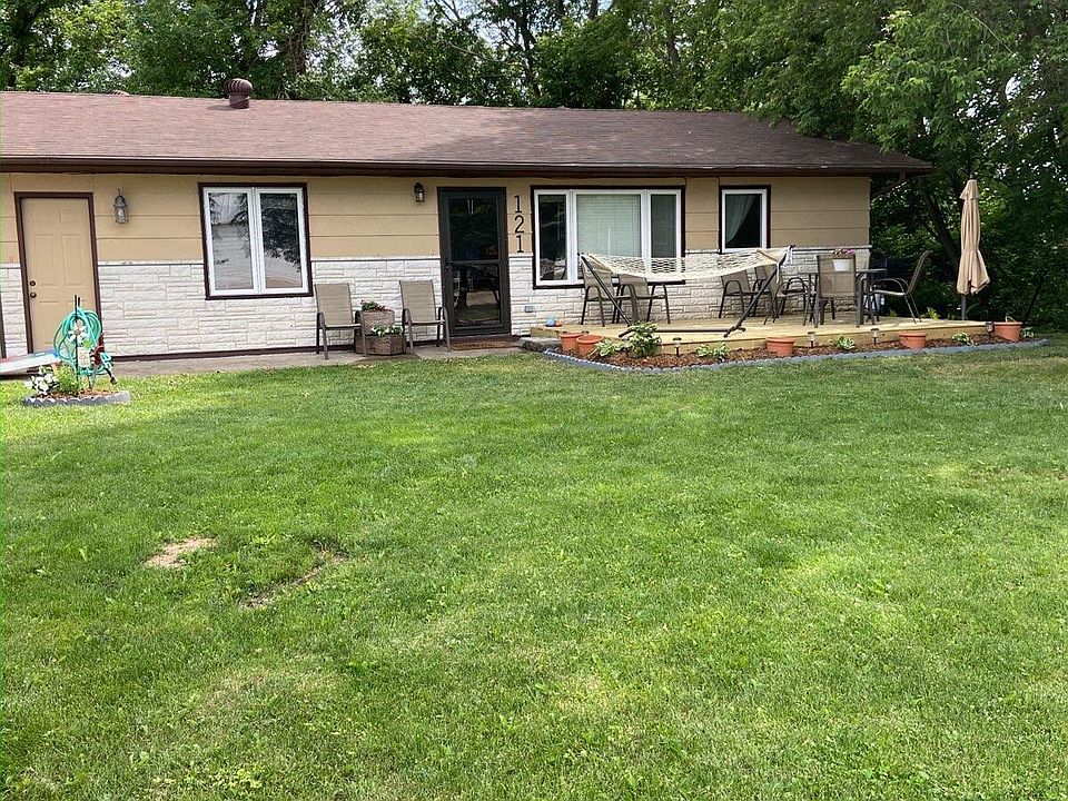 121 1st St S, Sabin, MN 56580 | Zillow