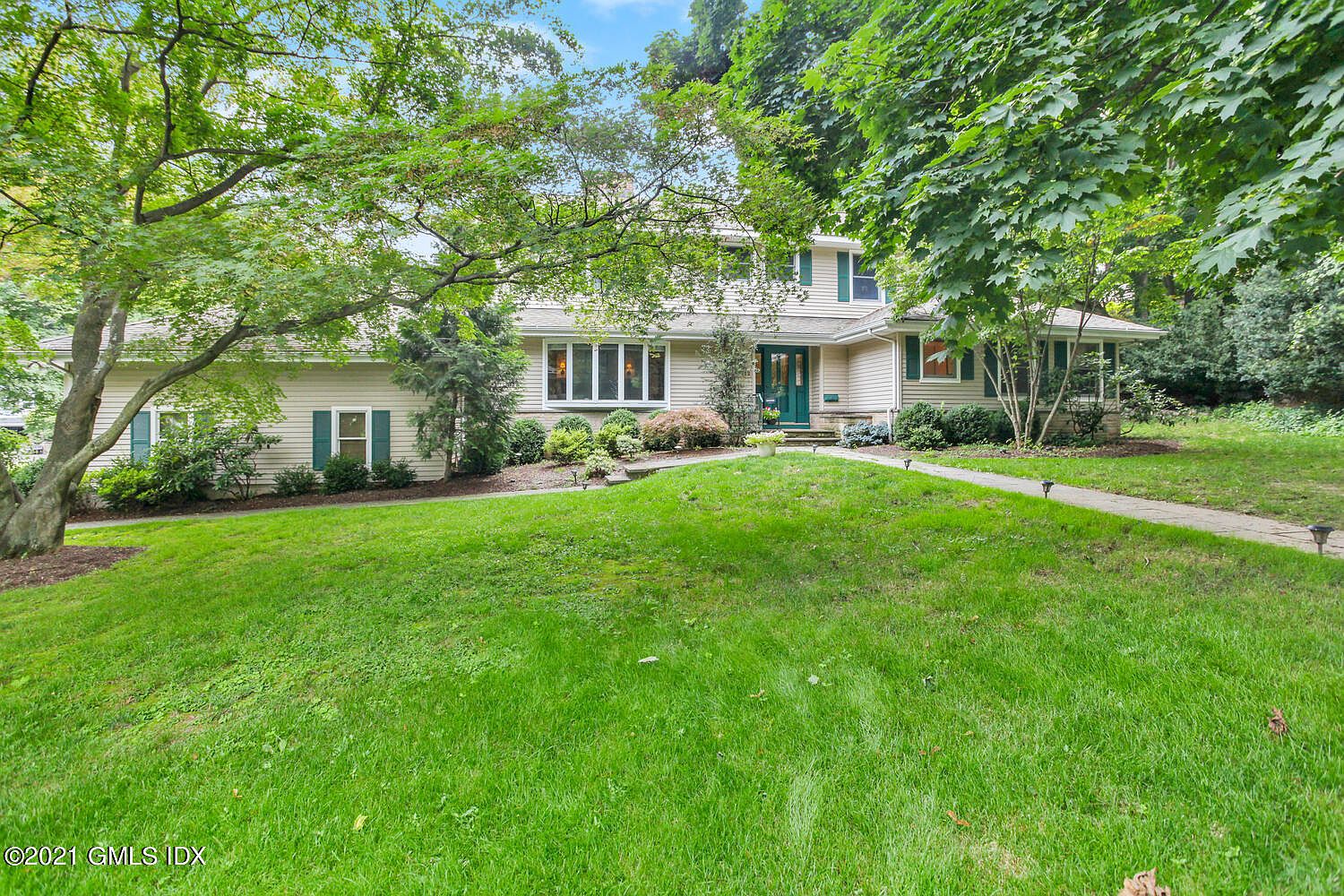 12 Perna Ln, Riverside, CT 06878 | Zillow