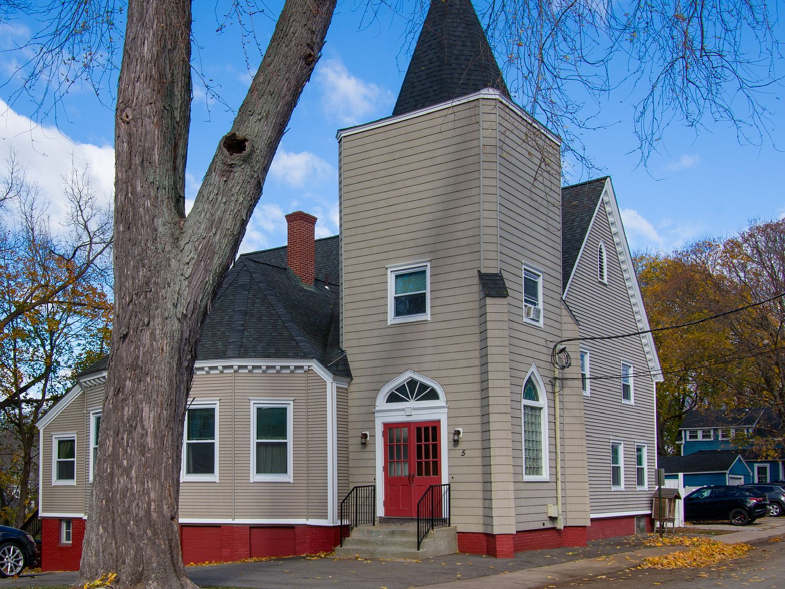 5 Spring St #1, Amesbury, MA 01913 | Zillow