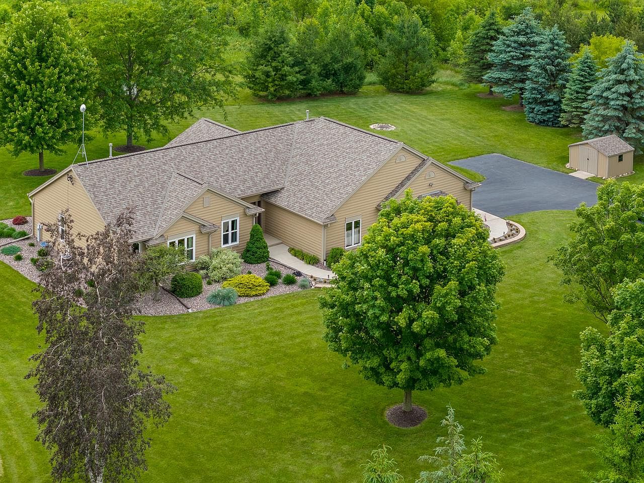 4717 Red Fox LANE, West Bend, WI 53095 | Zillow