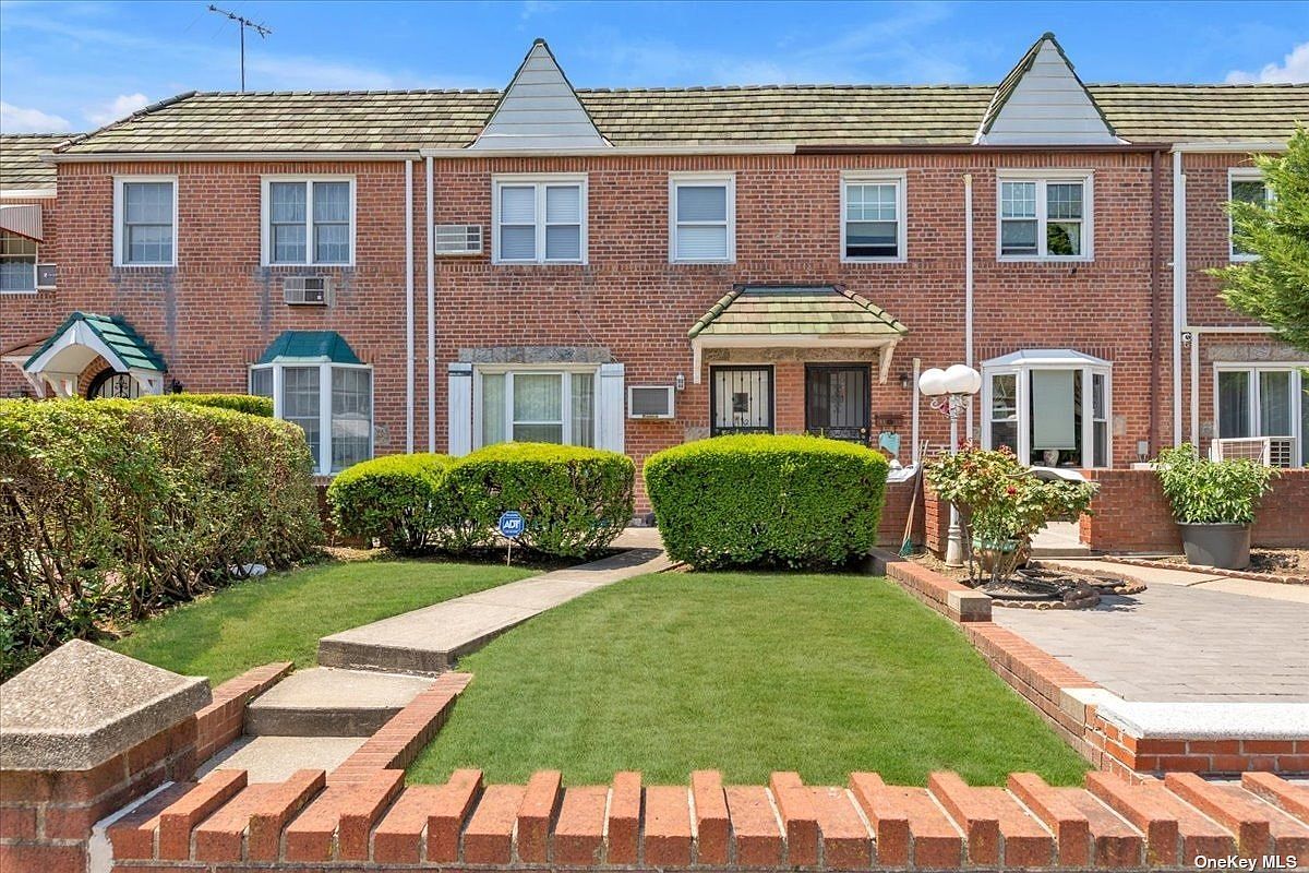 61-32 77th Pl, Middle Village, NY 11379 | Zillow