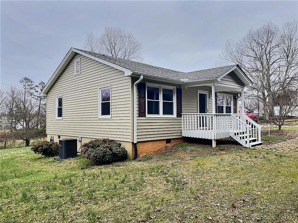 274 Nascar Fan Aly, Lexington, NC 27295 | Zillow