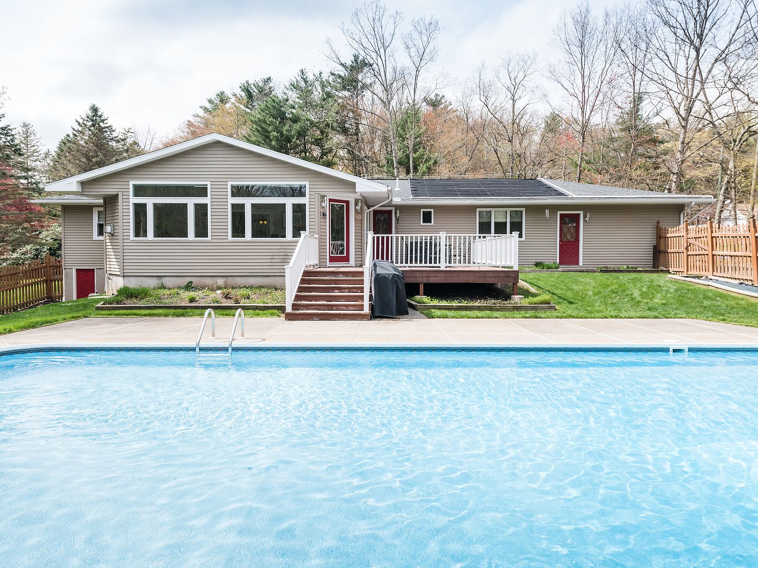 272 Overbrook Ave, Dallas, PA 18612 | Zillow