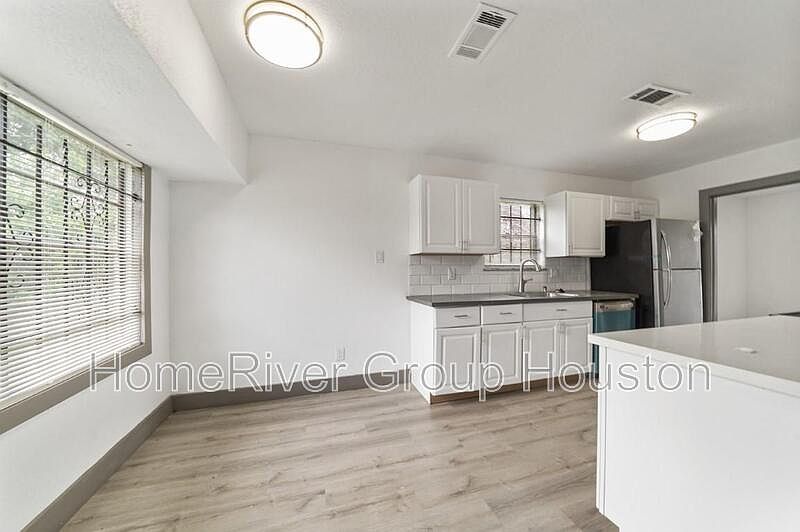 9750 Guest St, Houston, TX 77078 | Zillow