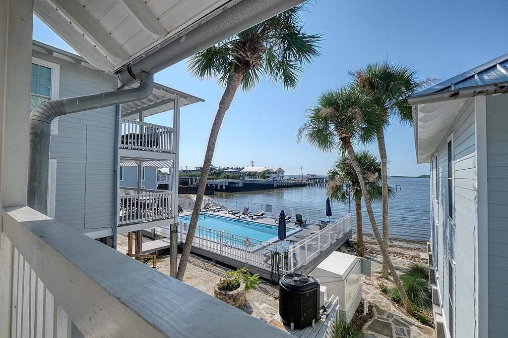 550 1st St UNIT 202, Cedar Key, FL 32625 | MLS #790295 | Zillow