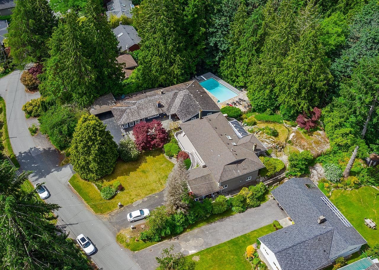 5725 Cranley Dr, West Vancouver, BC V7W 1S7 | MLS #R2843825 | Zillow