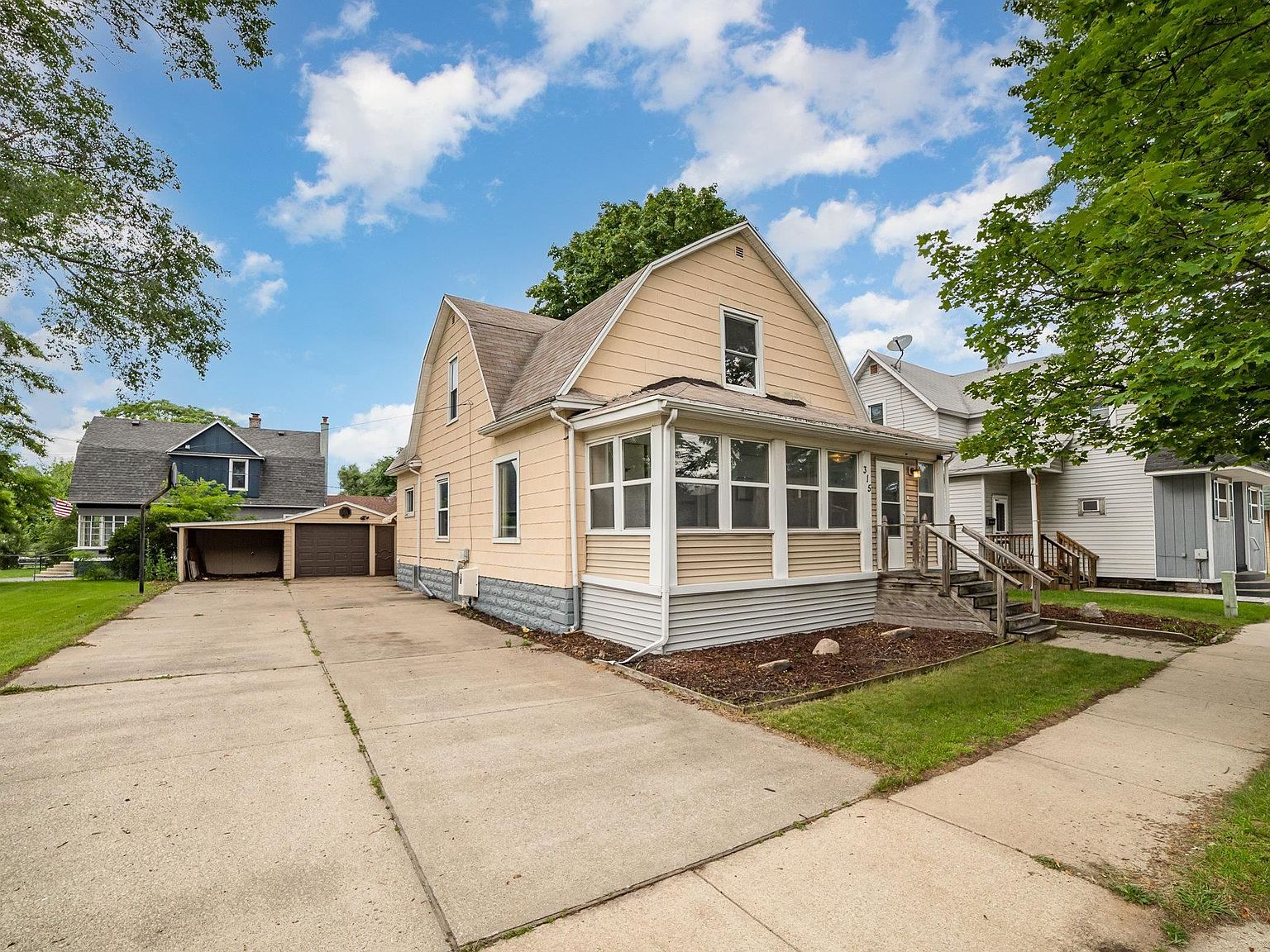 315 Marquette St, Bay City, MI 48706 | Zillow