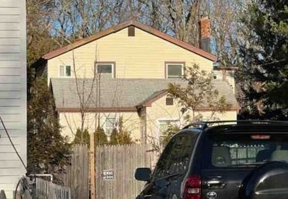 552 Raynor Ave, Riverhead, NY 11901 | Zillow