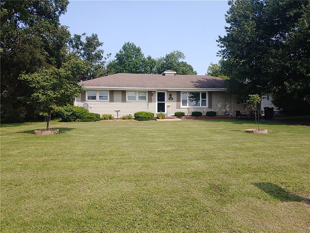 701 N Chicago St, Sidell, IL 61876 | Zillow