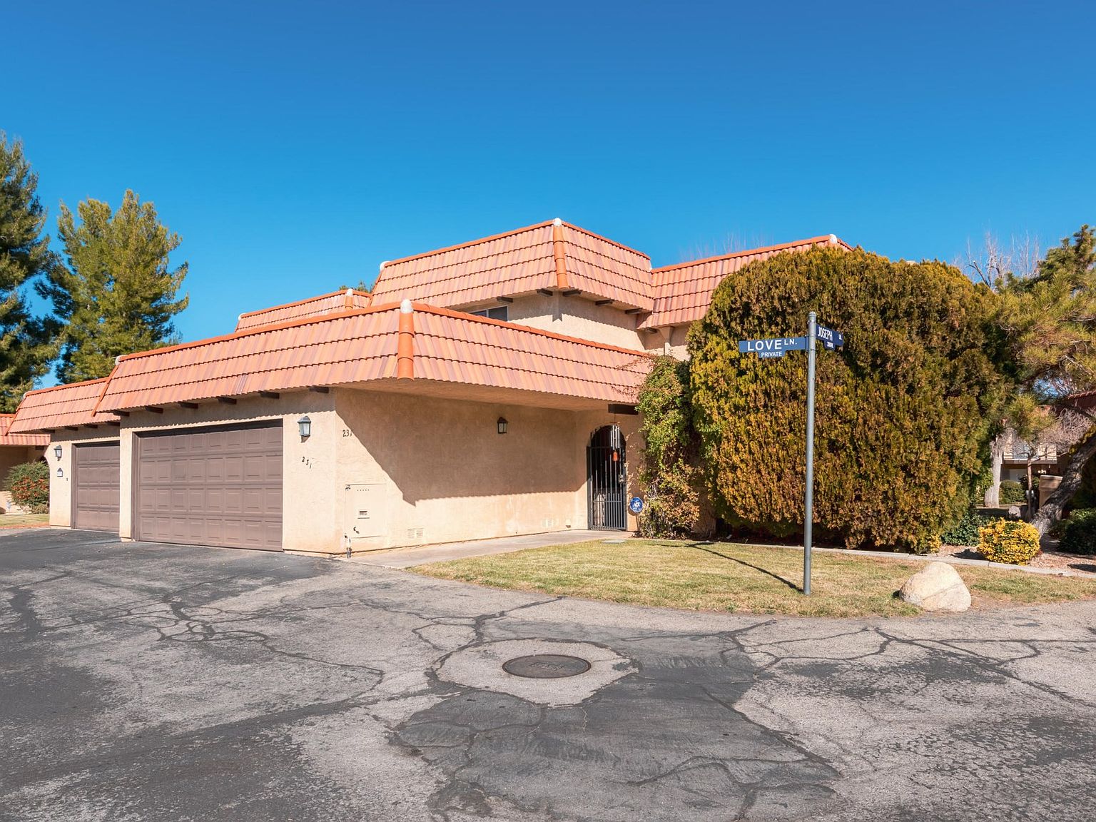231 Love Ln, Palmdale, CA 93551 | Zillow