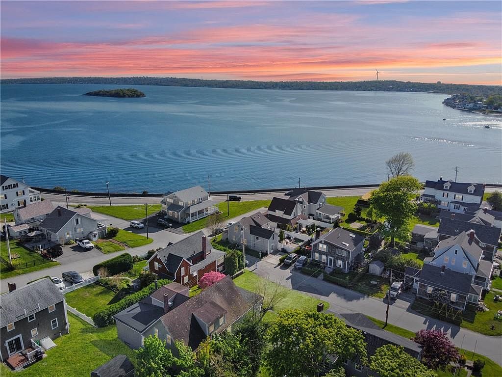 54 Hillside Ave #201, Tiverton, RI 02878 | Zillow