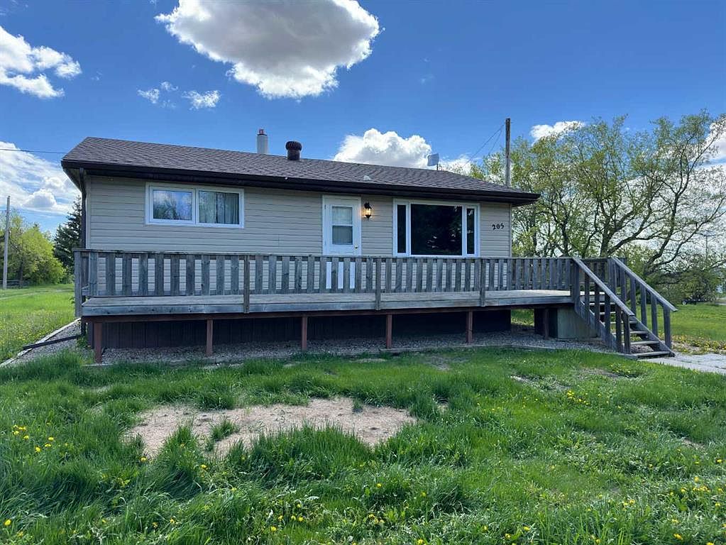 205 N 1st Ave W, Marsden, SK S0M 1P0 | MLS #A2110975 | Zillow
