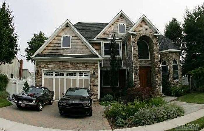 4 Sutton Pl, Massapequa, NY 11758 | Zillow