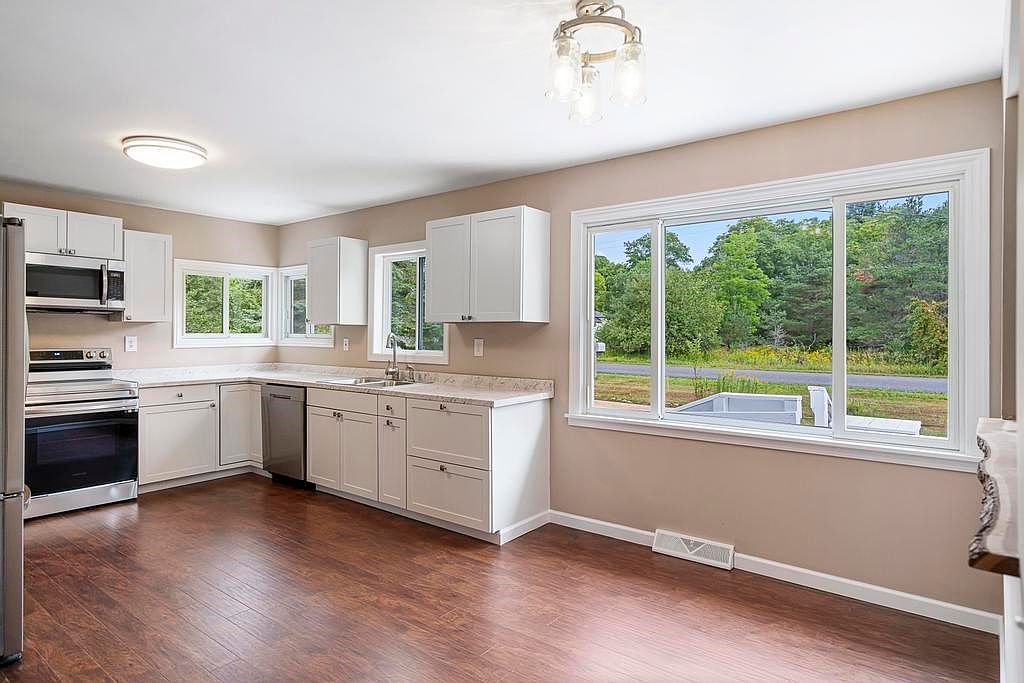4280 Russell St, Alanson, MI 49706 | MLS #472014 | Zillow