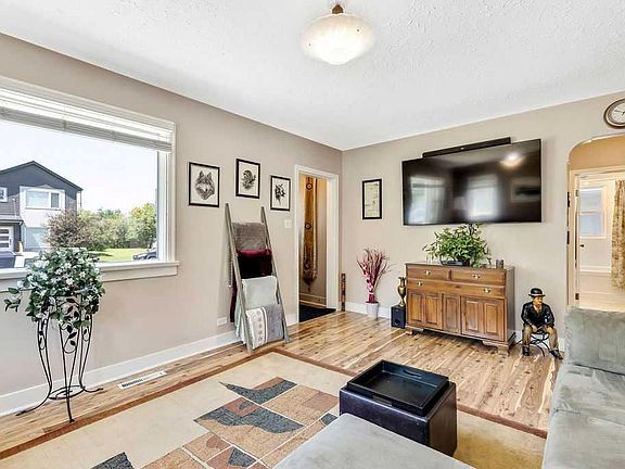 7436 W 22nd St SE, Calgary, AB T2C 0W6 | MLS #A2147769 | Zillow