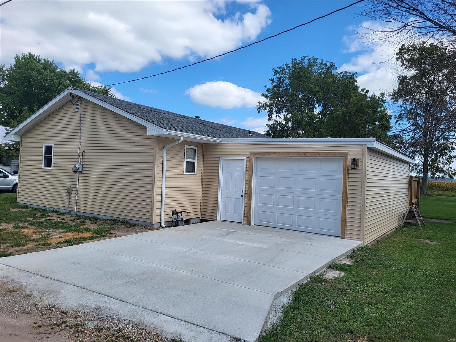 310 E Sweet St #A, Hull, IL 62343 | Zillow