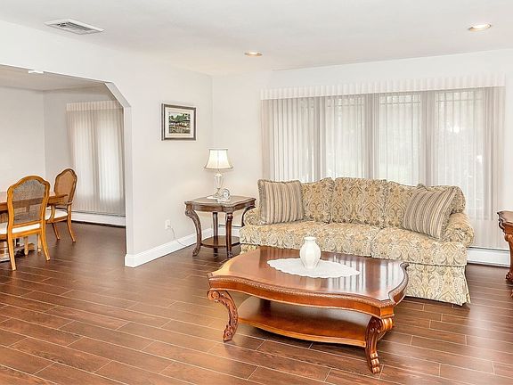 574 Caledonia Rd, Dix Hills, NY 11746 | MLS #3471385 | Zillow