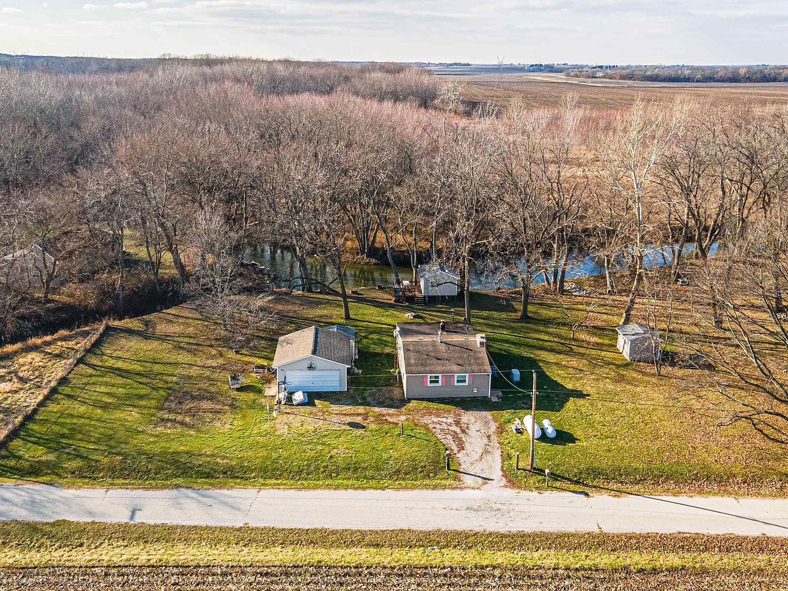 997 2120th Ave, Chestnut, IL 62518 | Zillow