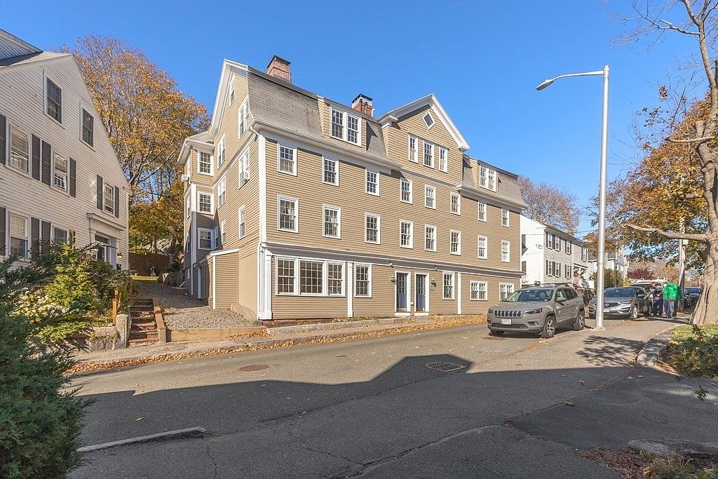 48 Union St APT 1, Manchester, MA 01944 | Zillow
