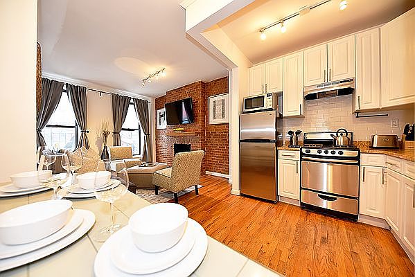 686 9th Ave #4, New York, NY 10036 | Zillow