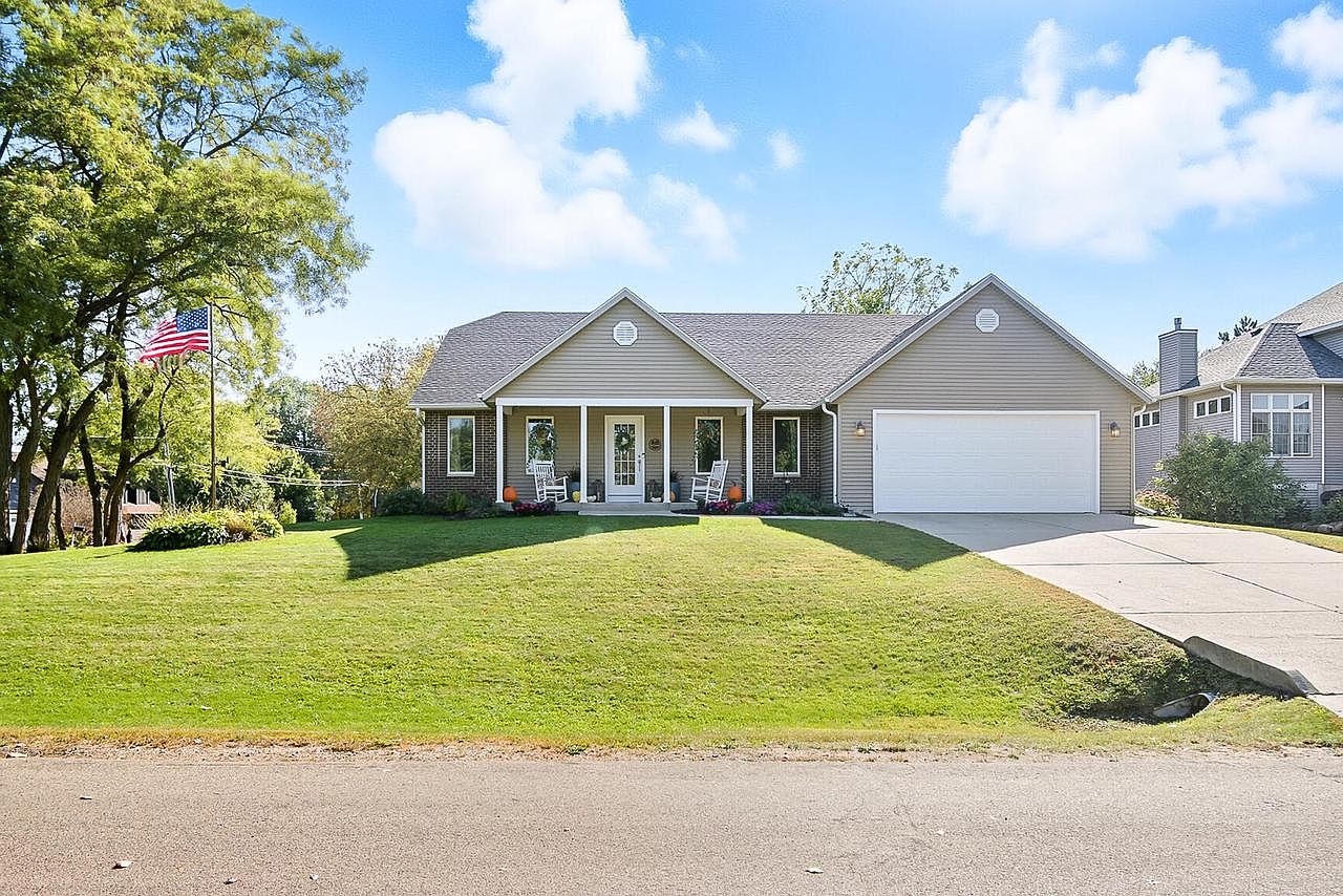 W8183 Bridle PATH, Lake Mills, WI 53551 | Zillow