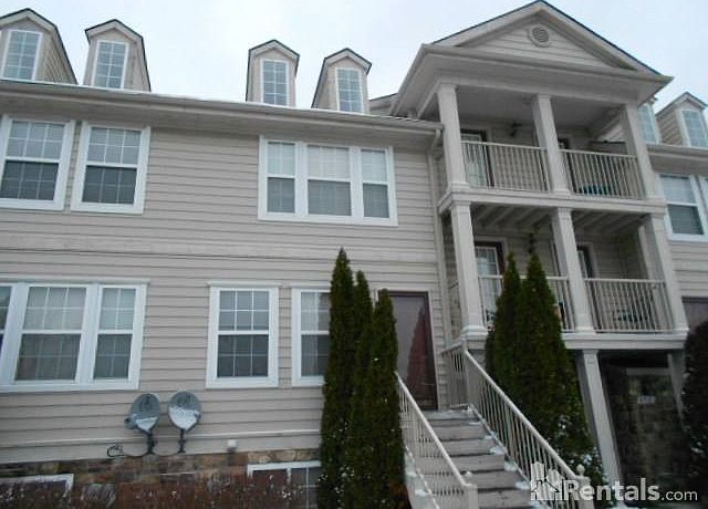 636 Lydia Ln 1 Pontiac Mi 48341 Zillow