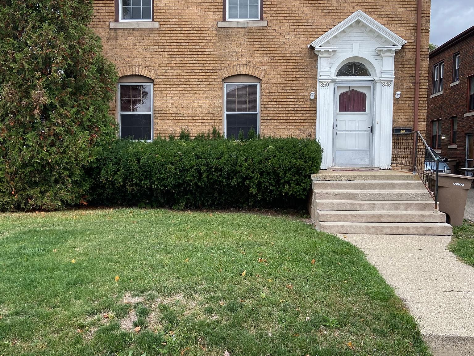 848 W Huron St, Pontiac, MI 48341 | Zillow