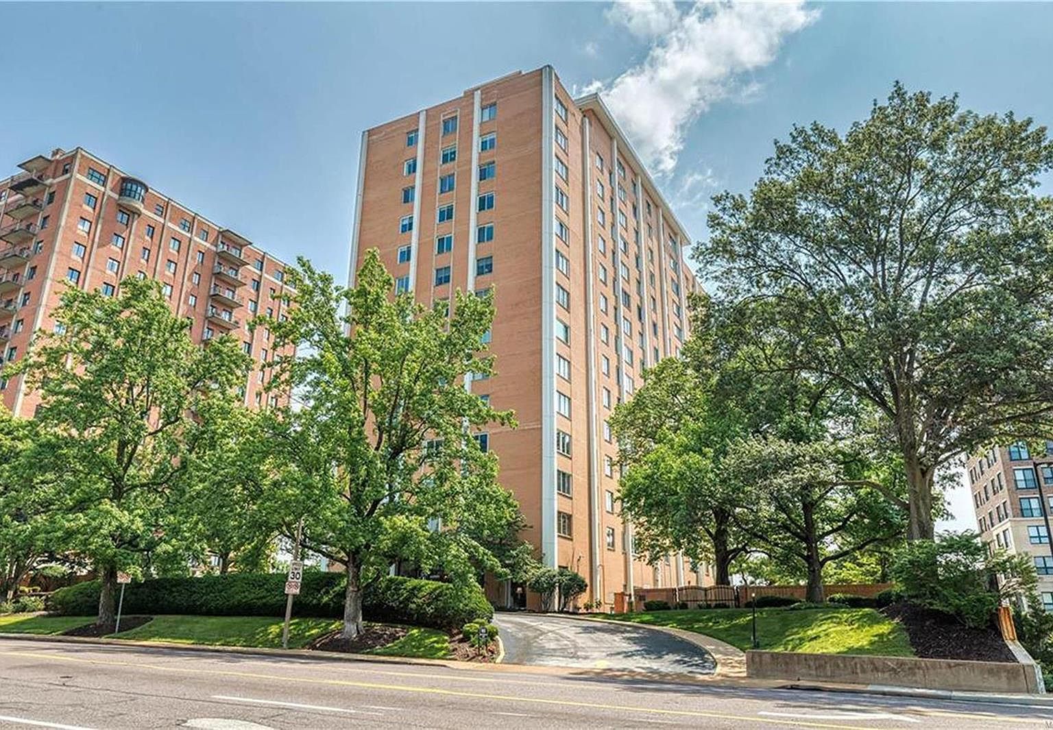 900 S Hanley Rd APT 4A, Saint Louis, MO 63105 | Zillow
