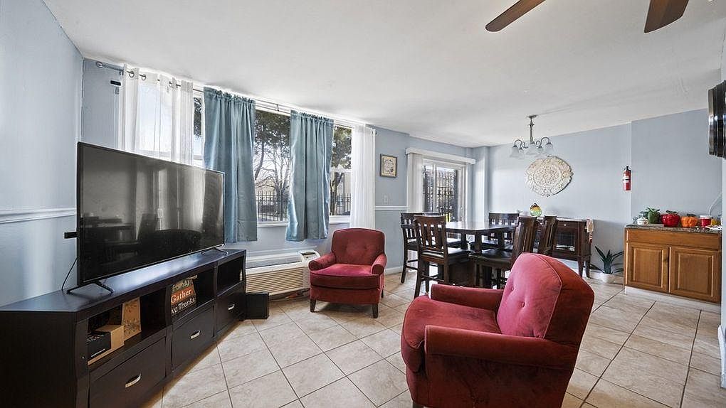 4281 W 76th St, Chicago, IL 60652 | Zillow