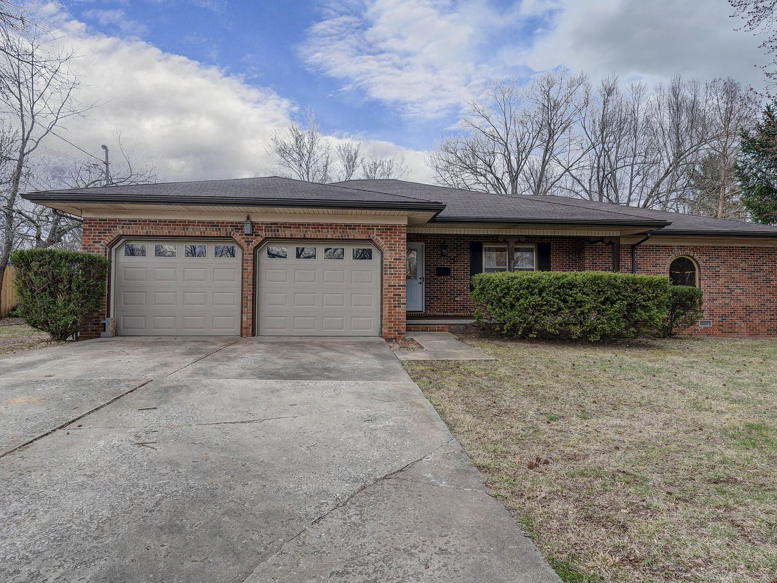 2519 E Cherokee St, Springfield, MO 65804 | Zillow