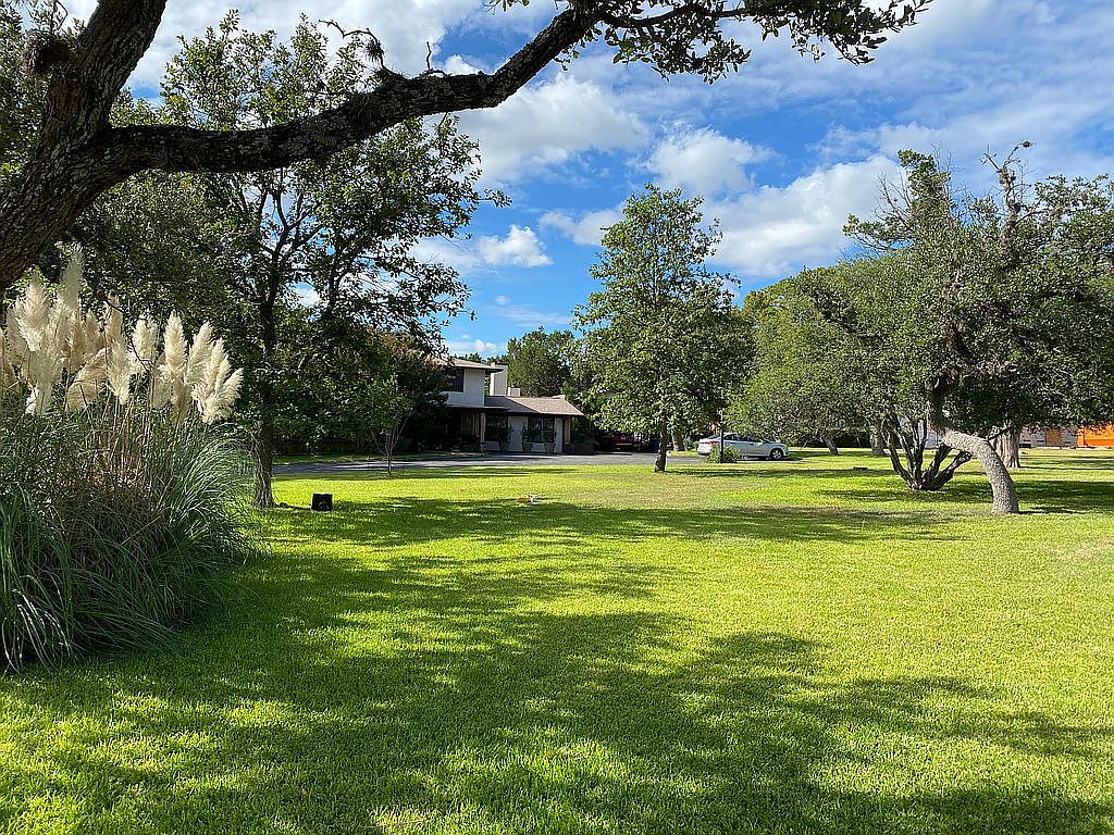 404 Hummingbird Ln, Kerrville, TX 78028 | Zillow