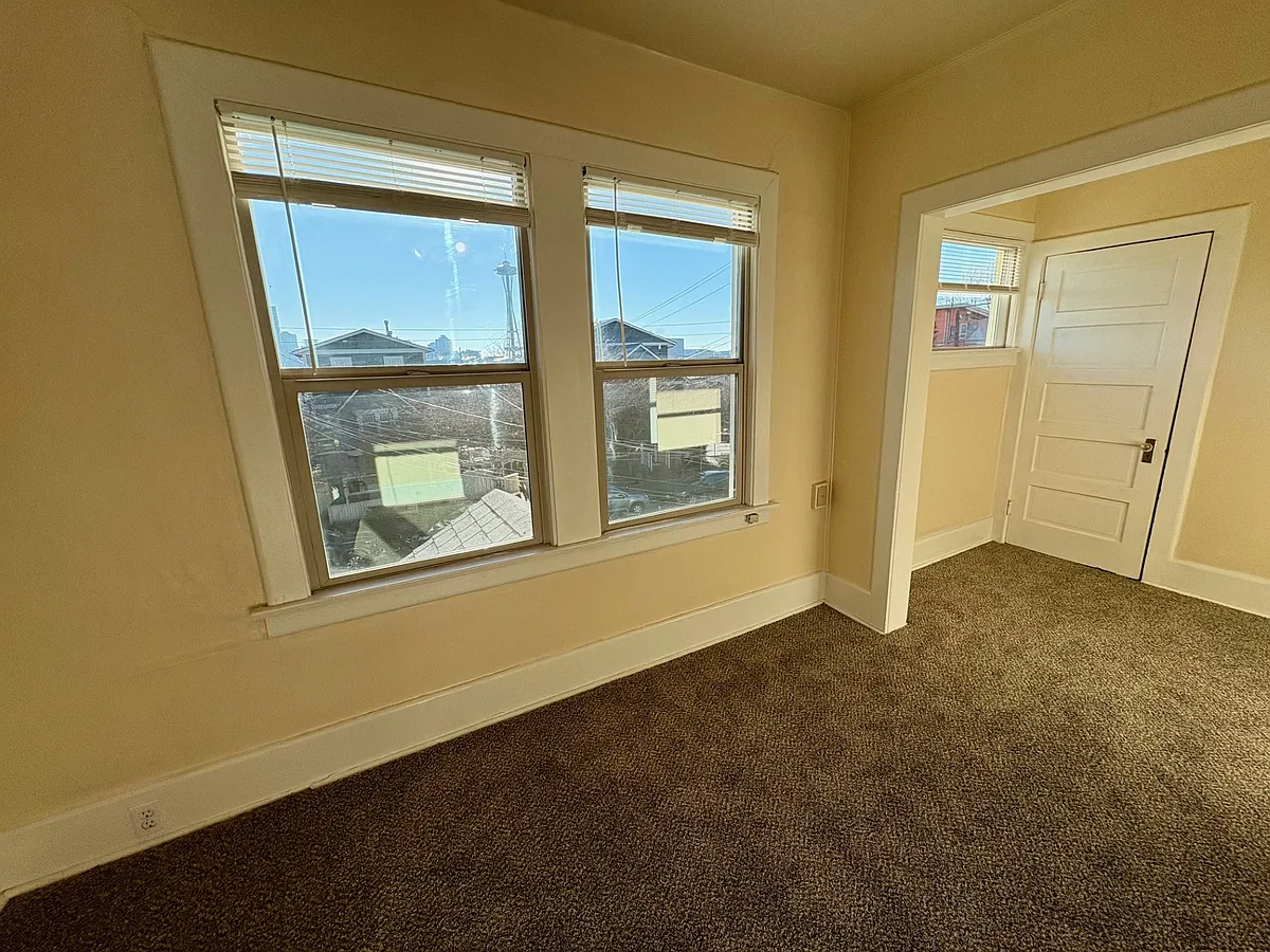 556 Ward St Apt A, Seattle, WA 98109 | HotPads
