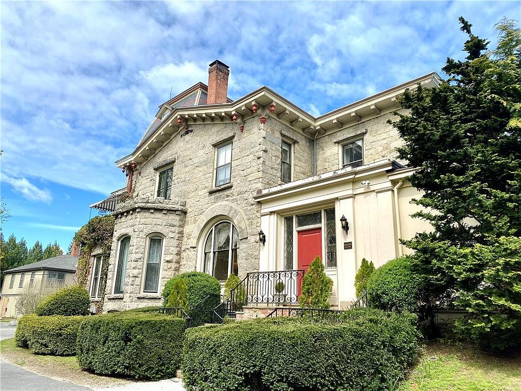 50 Old Beach Rd APT 5, Newport, RI 02840 | MLS #1345984 | Zillow