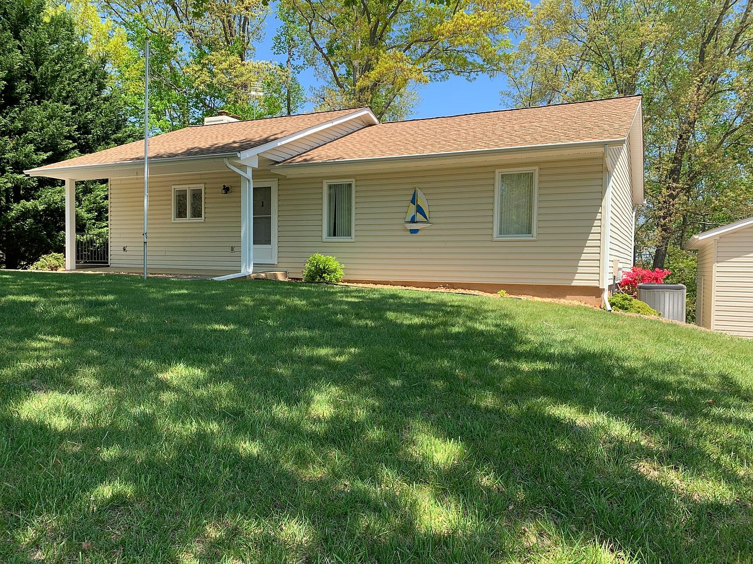 261 Indian Run Trl, Hardy, VA 24101 | Zillow