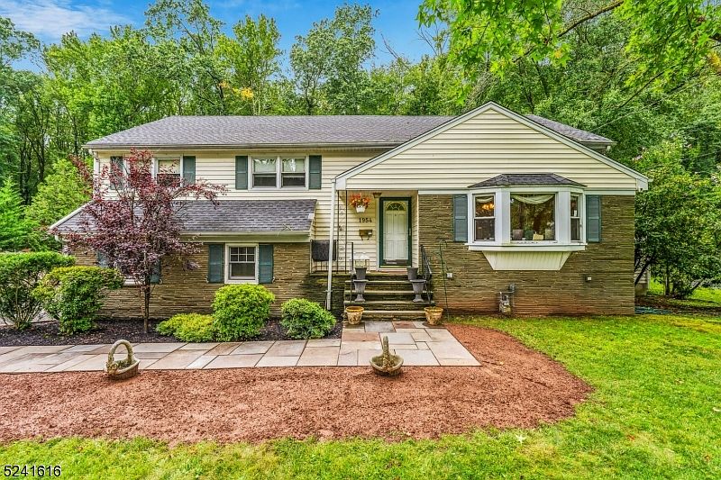 1954 Winding Brook Way, Scotch Plains, NJ 07076 | MLS #3861962 | Zillow