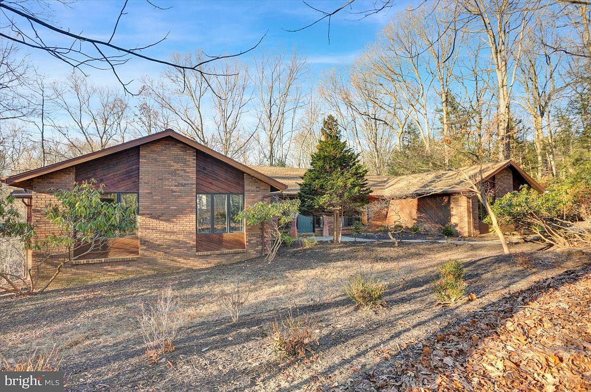 15 Pine Ridge Ln, Reading, PA 19607 | Zillow