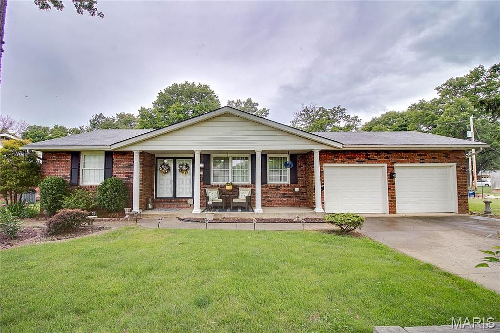 2332 Chadwick Dr, Alton, IL 62002 | Zillow