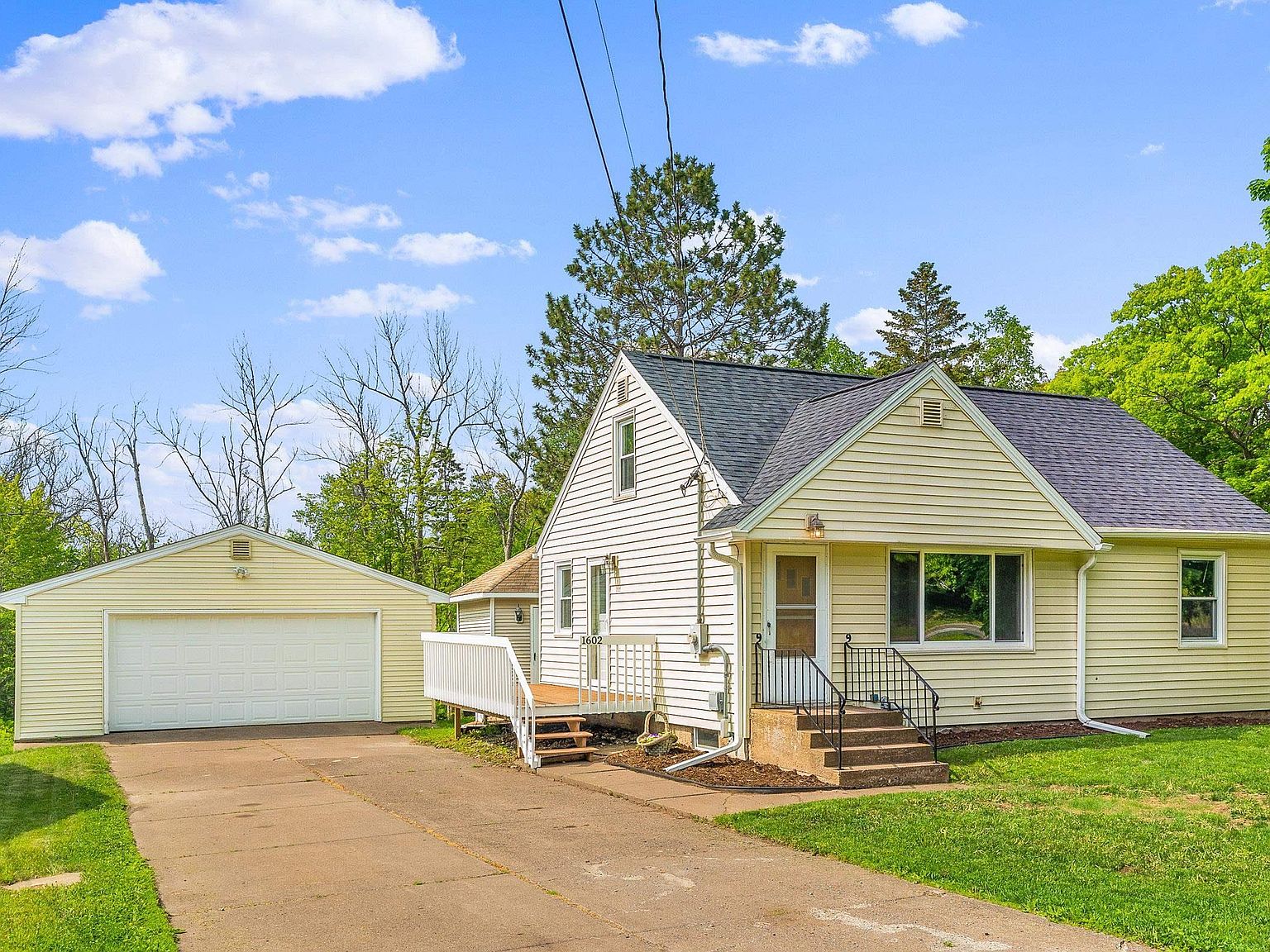 1602 Linzie Rd, Duluth, MN 55811 | Zillow