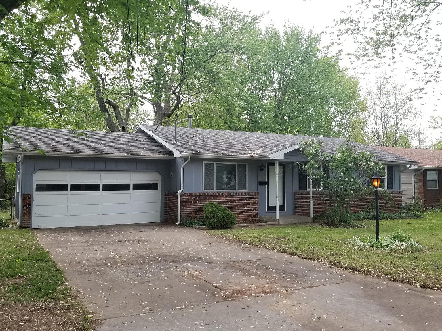 1215 S Cedarbrook Ave, Springfield, MO 65804 | Zillow