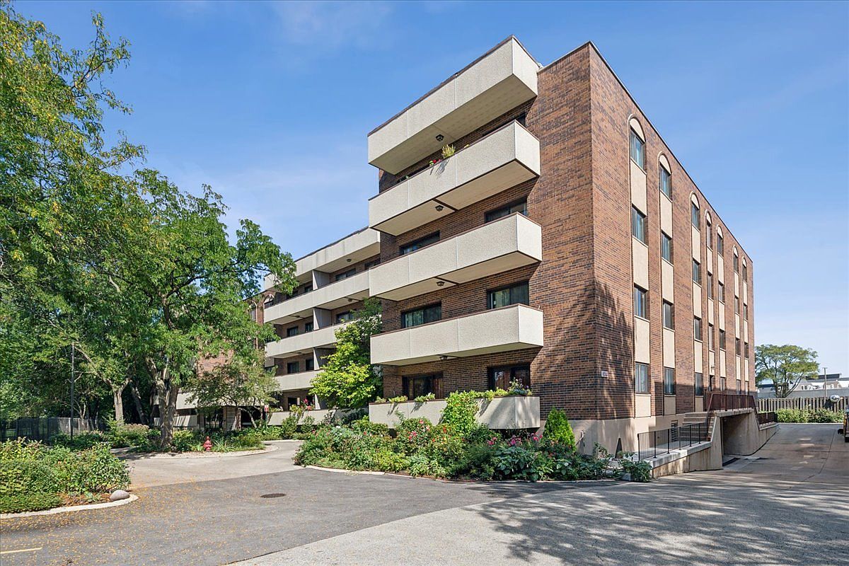 9244 Gross Point Rd APT 302, Skokie, IL 60077 | Zillow