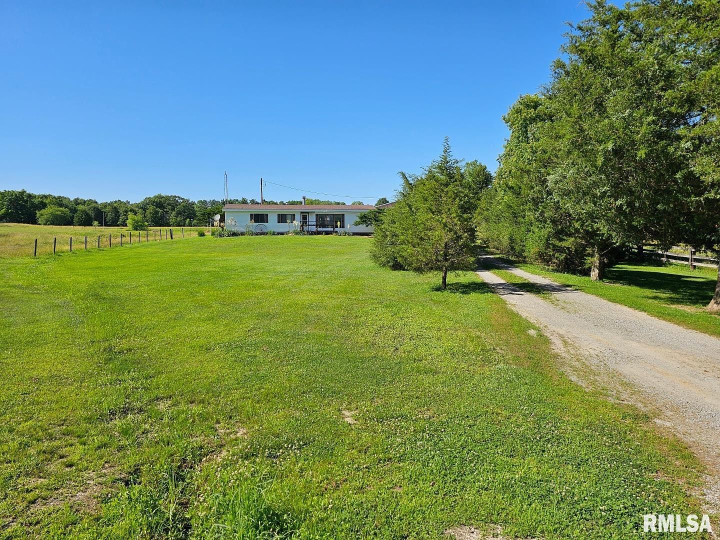 15972 E Bakerville Rd, Mount Vernon, IL 62864 | MLS #EB453785 | Zillow