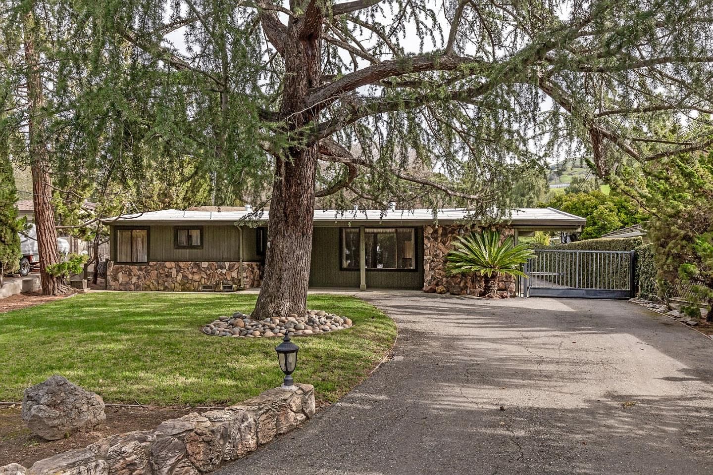 10970 Ridgeview Ave, San Jose, CA 95127 | Zillow