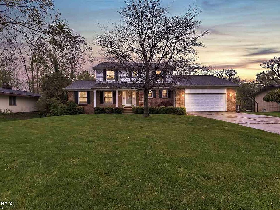 636 Wellington Cres, Mount Clemens, MI 48043 | Zillow