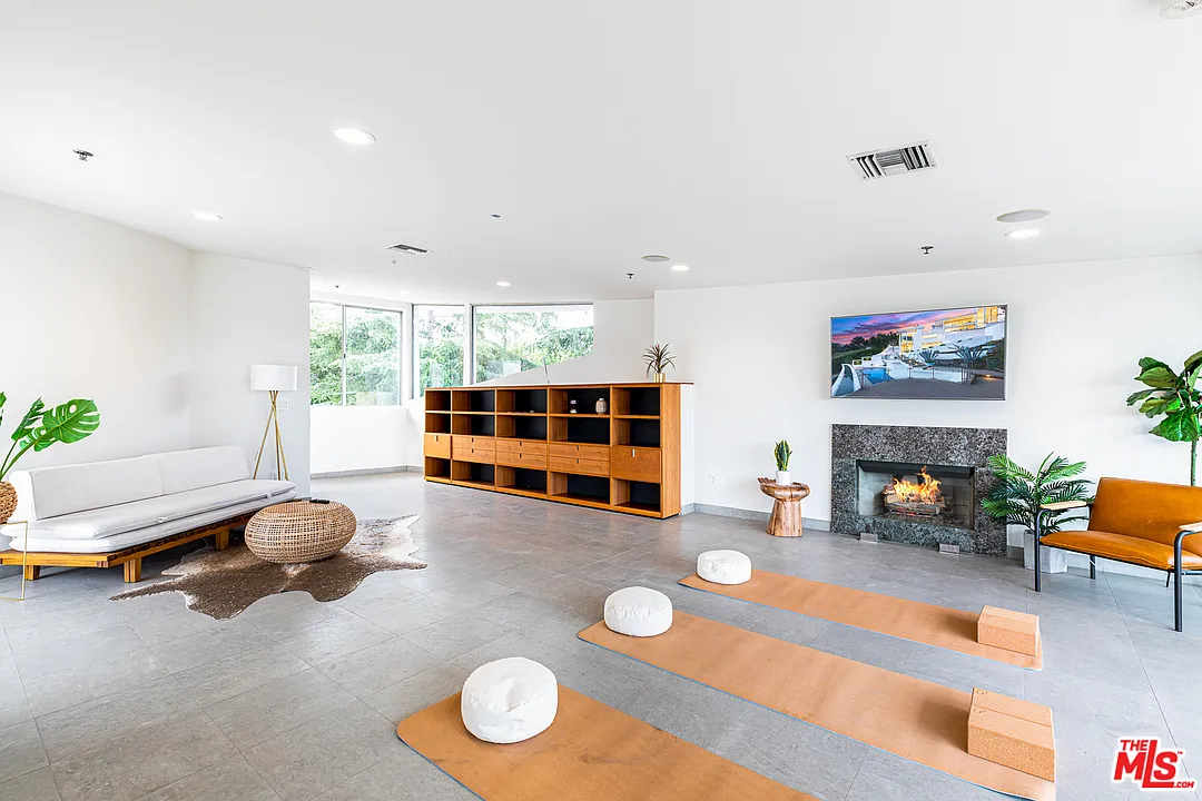 Abandoned: Inside Mary J. Blige's Former Hollywood Hills Mansion ...