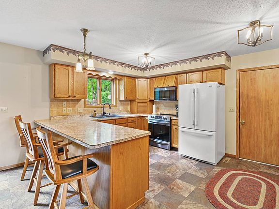 713 Oakwood Dr, Devils Lake, ND 58301 | MLS #11443708 | Zillow