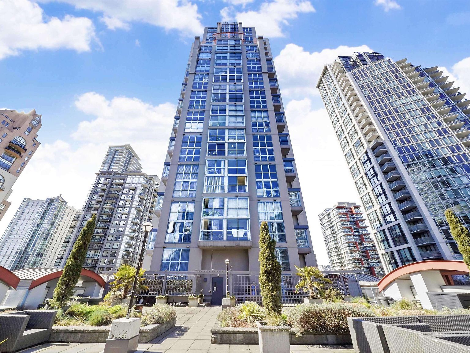 1238 Seymour St #1907, Vancouver, BC V6B 6J3 | MLS #R2963472 | Zillow
