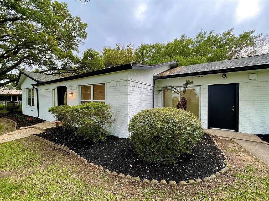 82 Nicole, Bay City, TX 77414 | Zillow